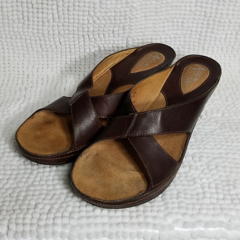 Beautiful Clarks Artisan Sandals - Gem